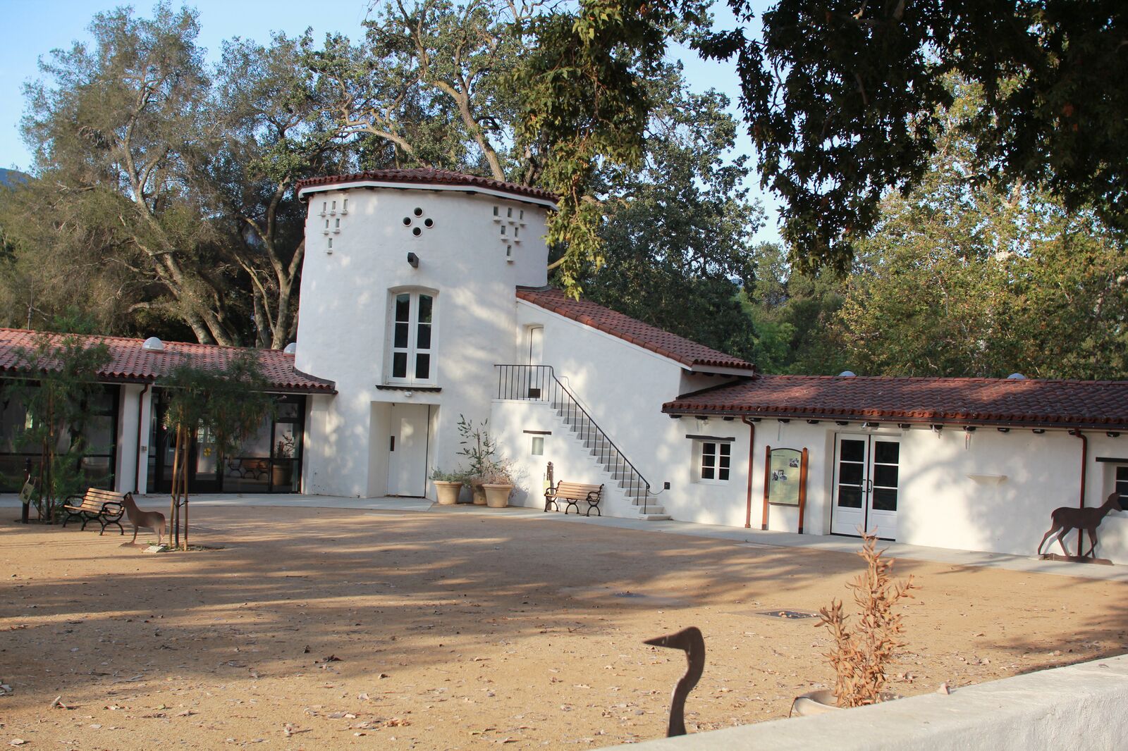 Santa Monica Mountains Interagency Visitor Center | Destination Native ...